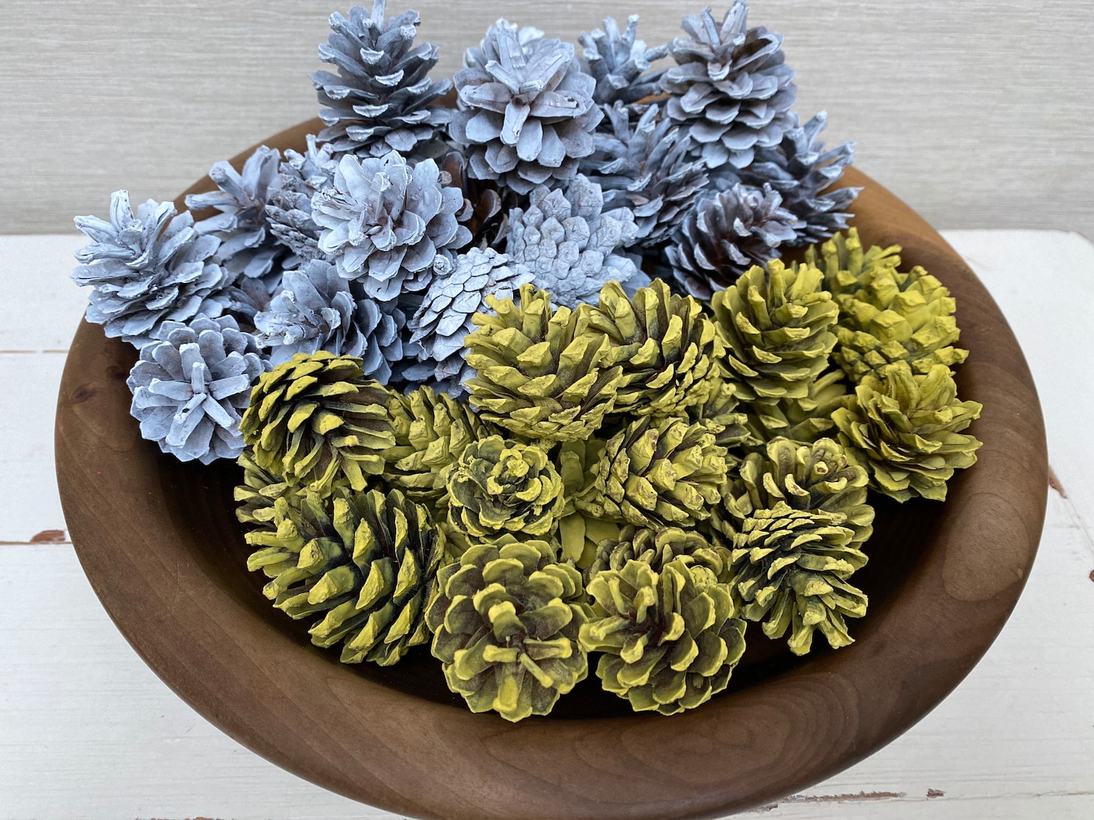 Sprayed Small Pine Cones- Pack of 30 - Choice of Gold Silver Rose Gold ...