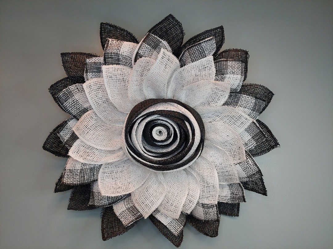 Black and White Wreath With Sarah Flower Center - Etsy