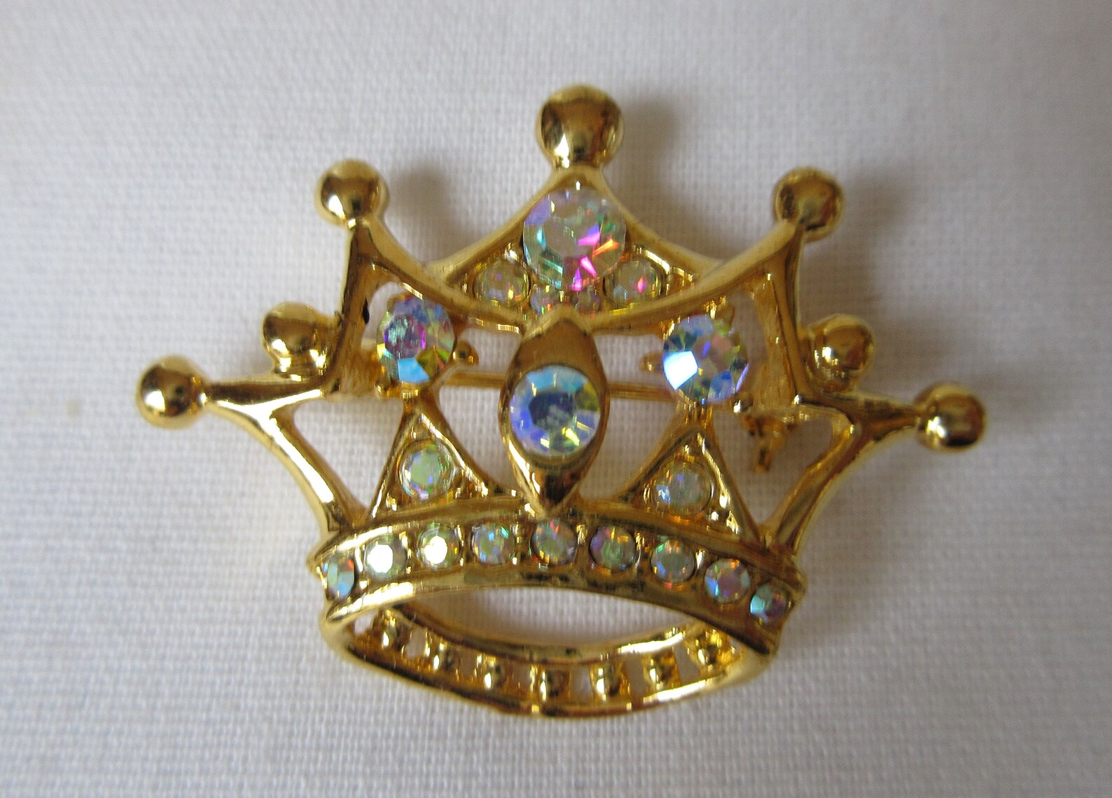 Vintage Crown Pin accented with AB Rhinestones - Etsy Polska