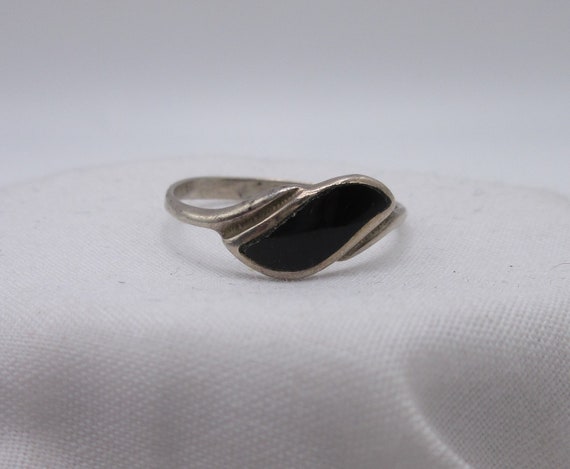 Vintage ring marked 925 - Gem