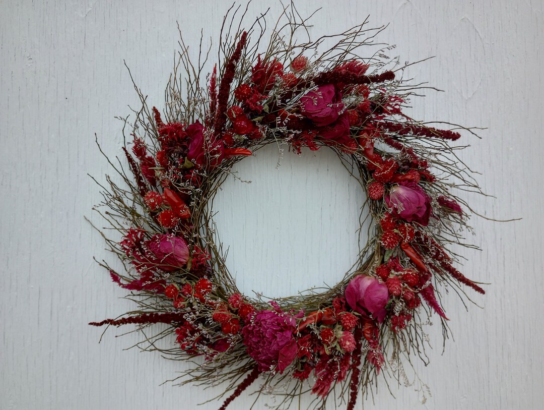 Shades of Red Wreath With a Wild Blueberry Twig Background/dried Flower ...