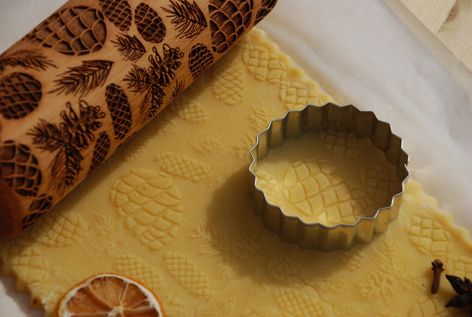 Cedar Cones Embossed Rolling Pin Pine Cone Embossing Roller Carved ...