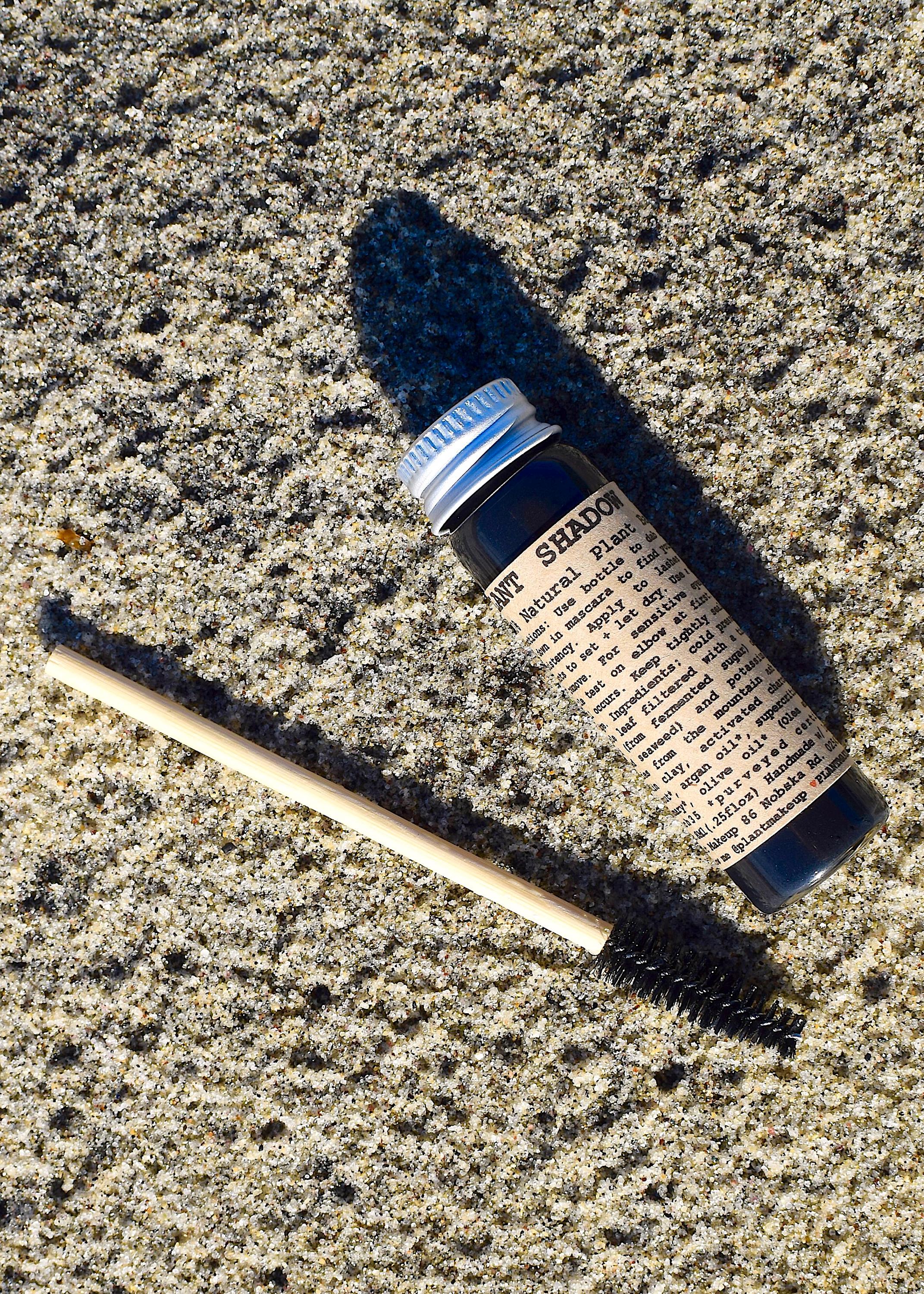 Plant Shadow Mascara . Zero Waste Botanical Vegan Makeup Paint for ...