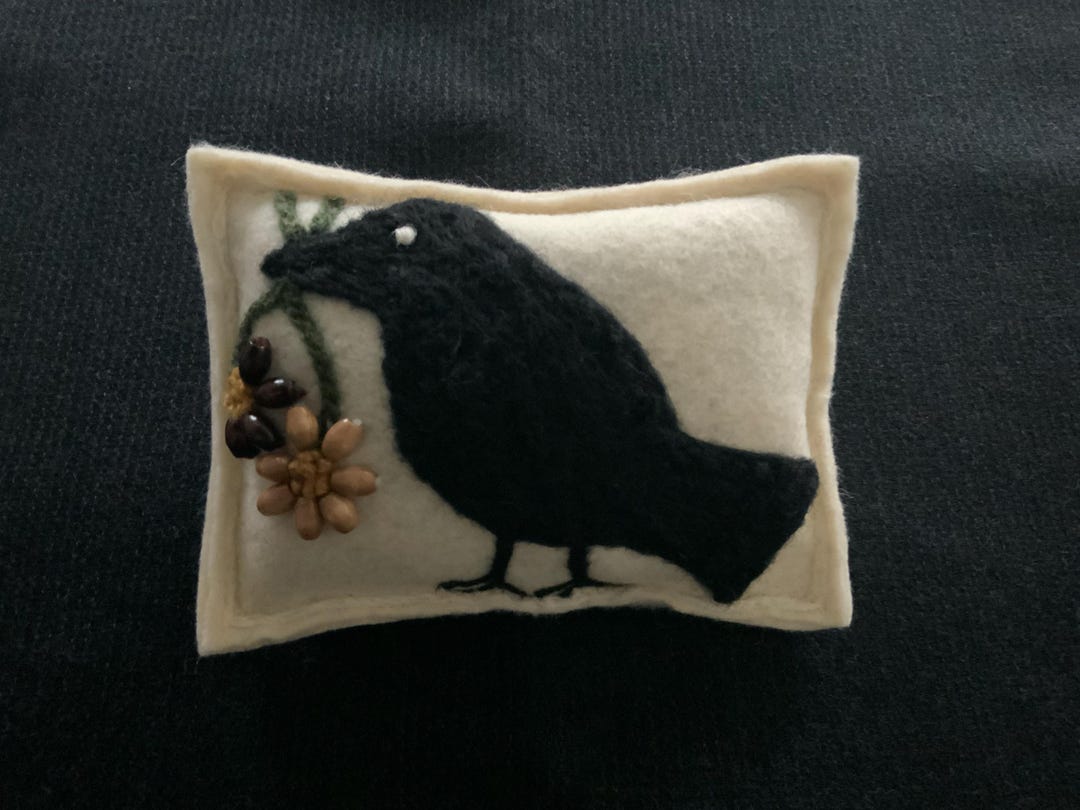 Hand Needle Felted Black Bird/crow W/ Flowers Maine Balsam Pine/fir ...