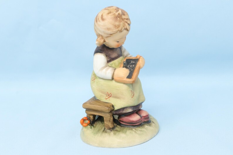NICE VINTAGE 4 1/4" Hummel Busy Student Figurine #367, TMK5, Porcelain ...
