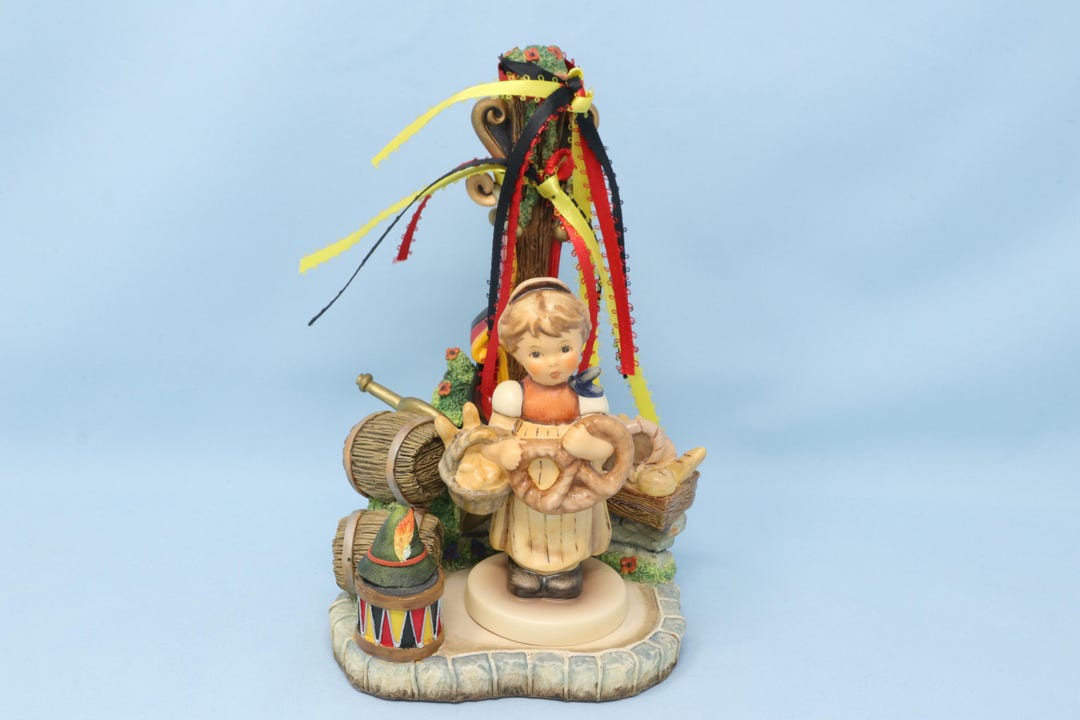 RARE MINT Hummelscape Octoberfest Display + Hummel Pretzel Girl ...