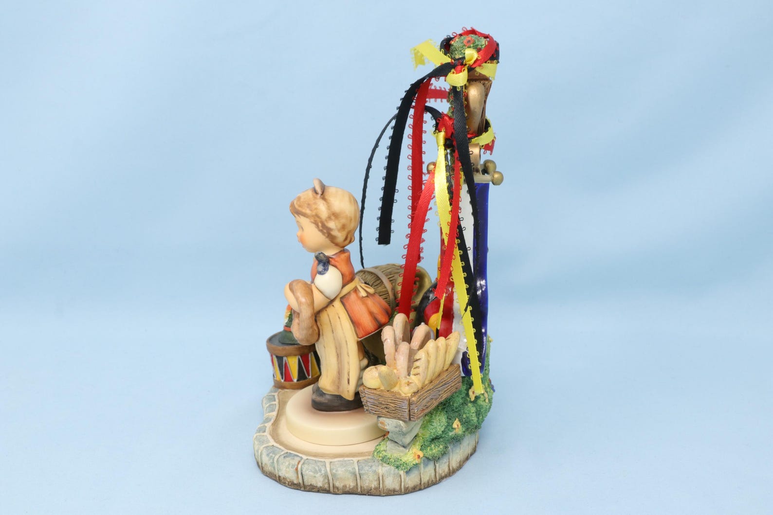 RARE MINT Hummelscape Octoberfest Display + Hummel Pretzel Girl ...
