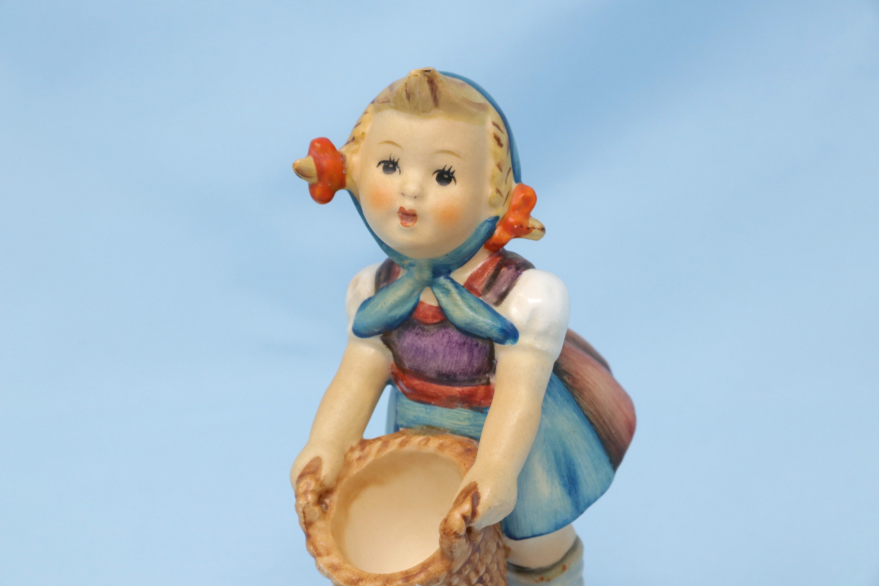 4.5" Hummel Little Helper Figurine TMK3, #73, Vintage Goebel Porcelain ...