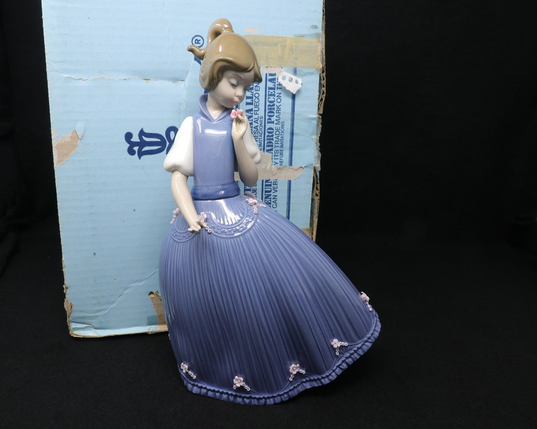 NEAR MINT in BOX 11" Lladro Girl in a Blue Dress #5121, Primavera No. 4 ...