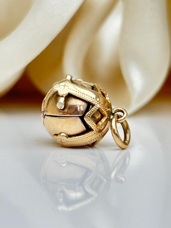 Antique 9ct Gold Masonic Ball Opening Orb Pendant - Gem