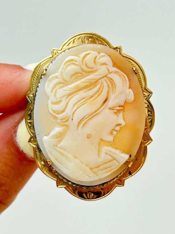 Antique Gold Side Profile Cameo Brooch with Small ‘Mi… - Gem