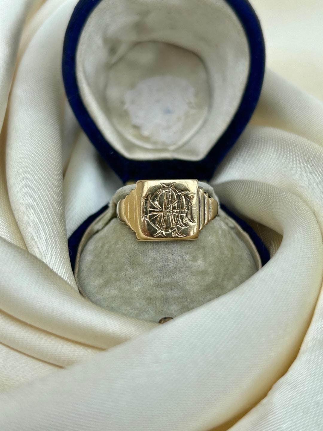 Chunky Vintage 9ct Yellow Gold Signet Ring - Etsy