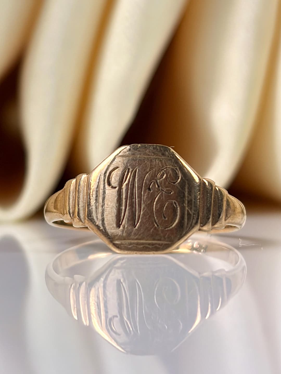 Vintage 9ct Yellow Gold Signet Ring - Etsy