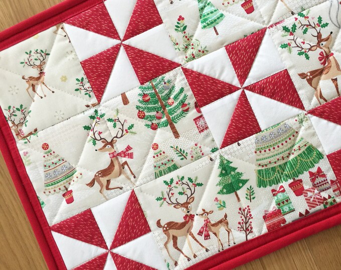 Reindeer Table Runner, Christmas Table Topper, Quilted Table Runner ...