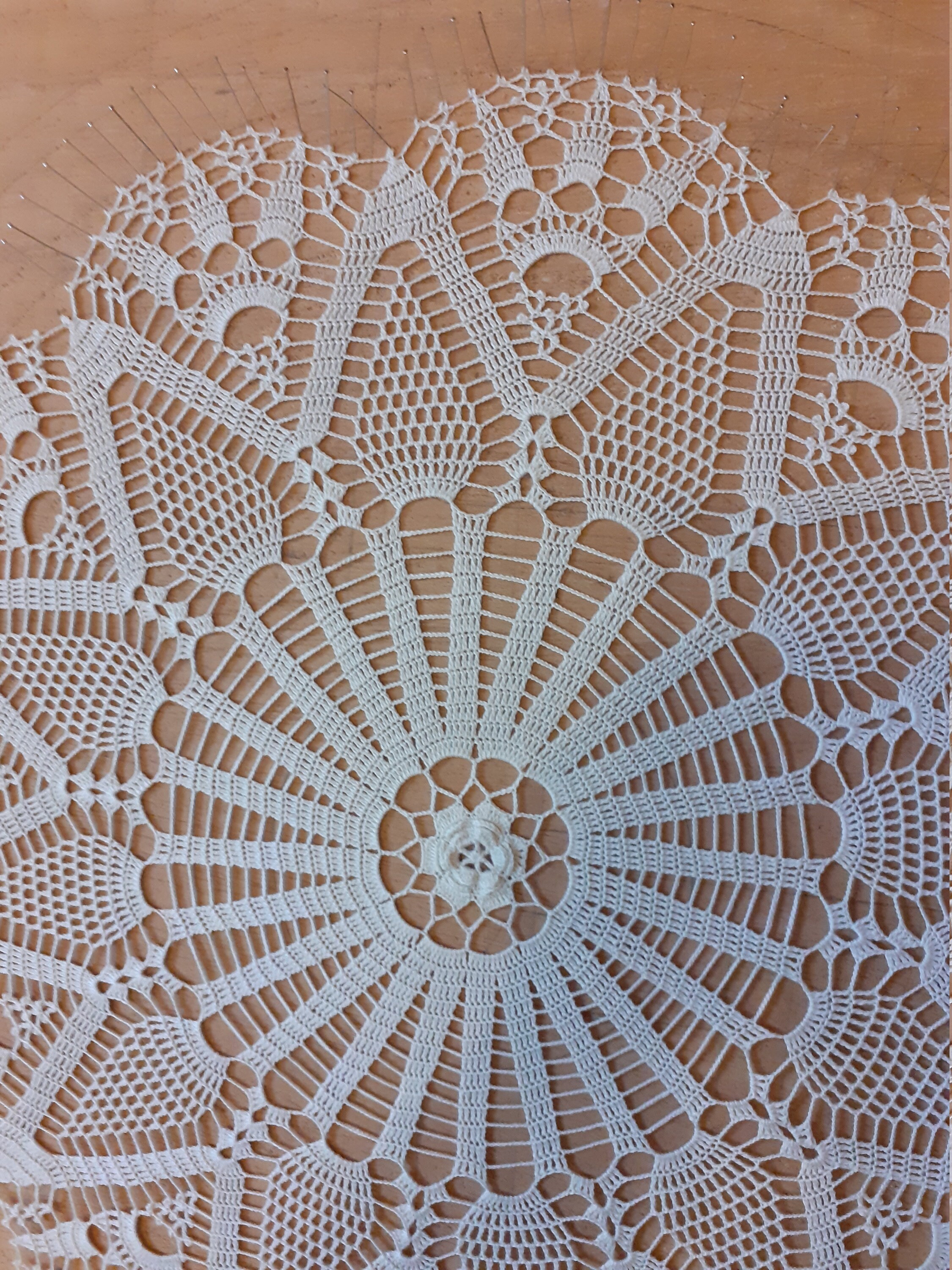 Napperon ou centre de table rond crocheté main de couleur écru - Etsy ...