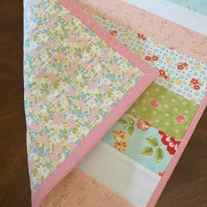 Spring Table Runner, Summer Table Runner, Spring Floral Decor, Quilted ...