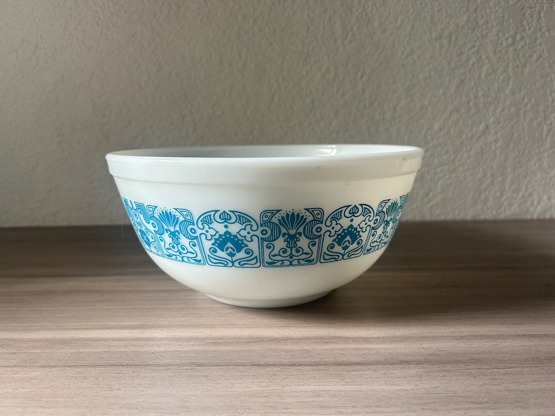 Vintage Pyrex #403 Horizon Blue Turquoise on White 2-1/2 QT Mixing Bowl ...