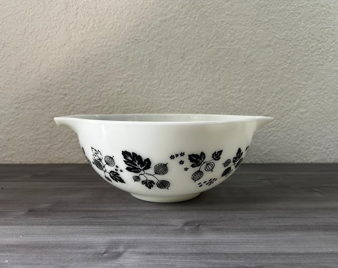 Vintage Pyrex 443 2 1/2 QT Gooseberry Pattern Cinderella Mixing Bowl ...