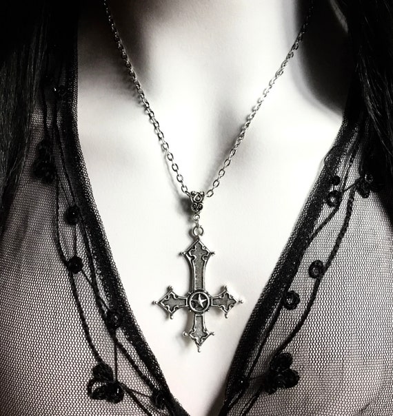 Inverted cross outlet choker Inverted cross outlet choker