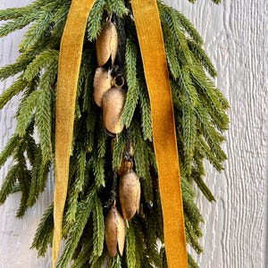 Christmas Swag, Christmas Teardrop, Christmas Bells, Gold Bells, Front ...