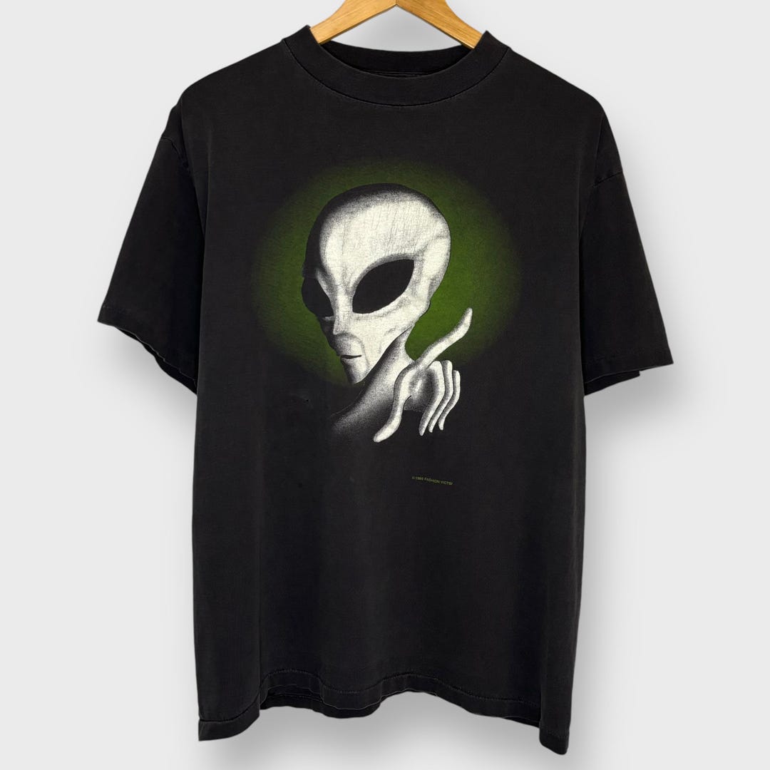 Vintage 1990s Alien Glow in the Dark Fashion Victim T-shirt (L) - Etsy