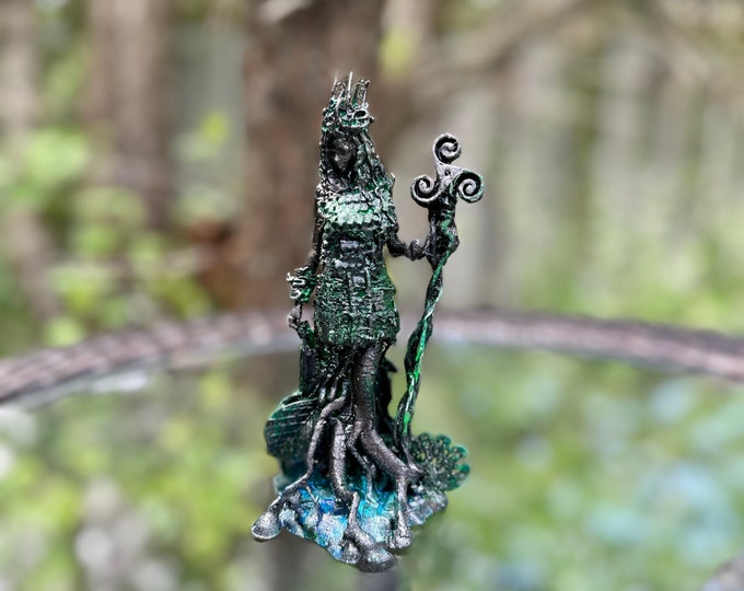 Danu, Celtic Goddess Statue, Mother of the Tuatha Dé Danann, River ...