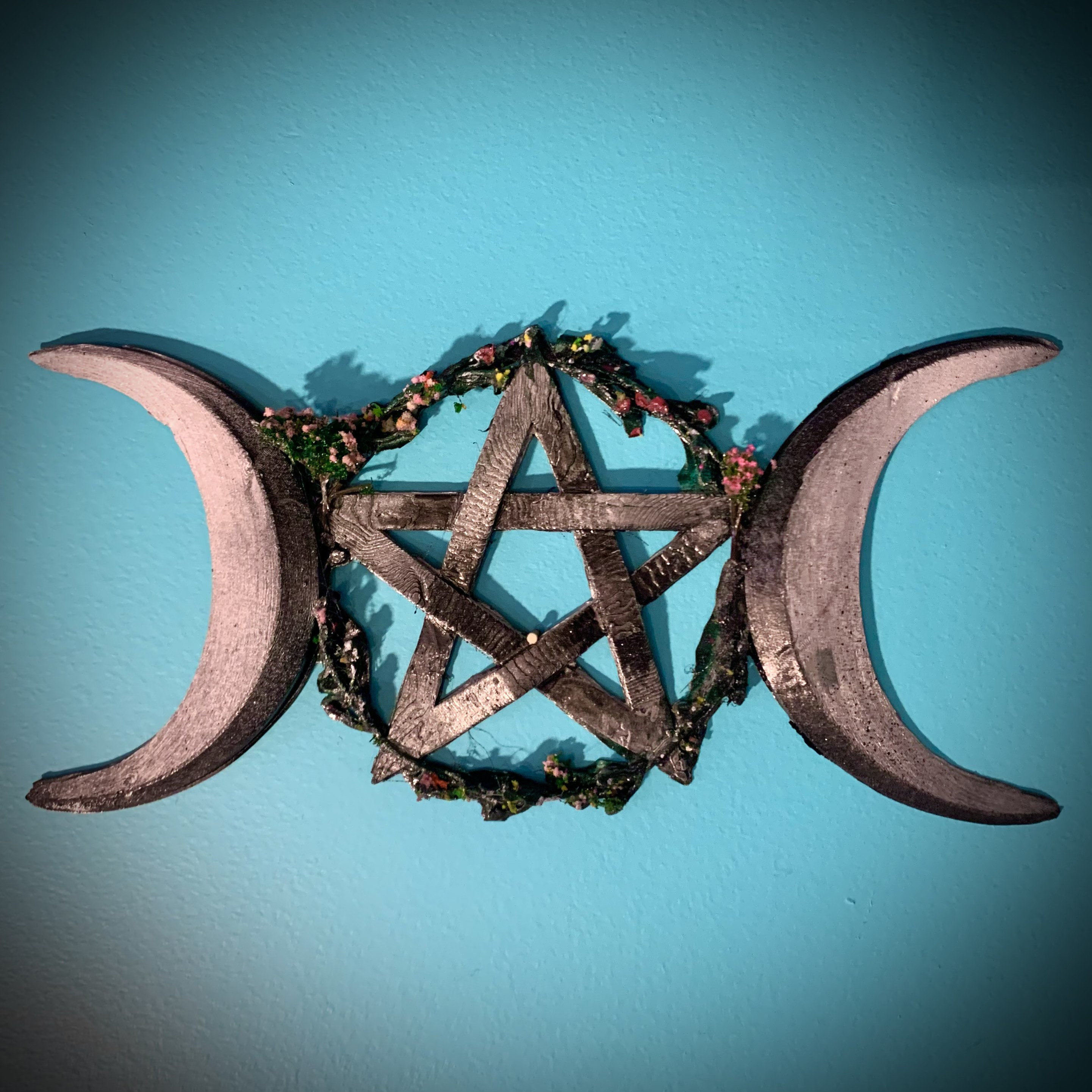 Triple Goddess Symbol With Pentacle