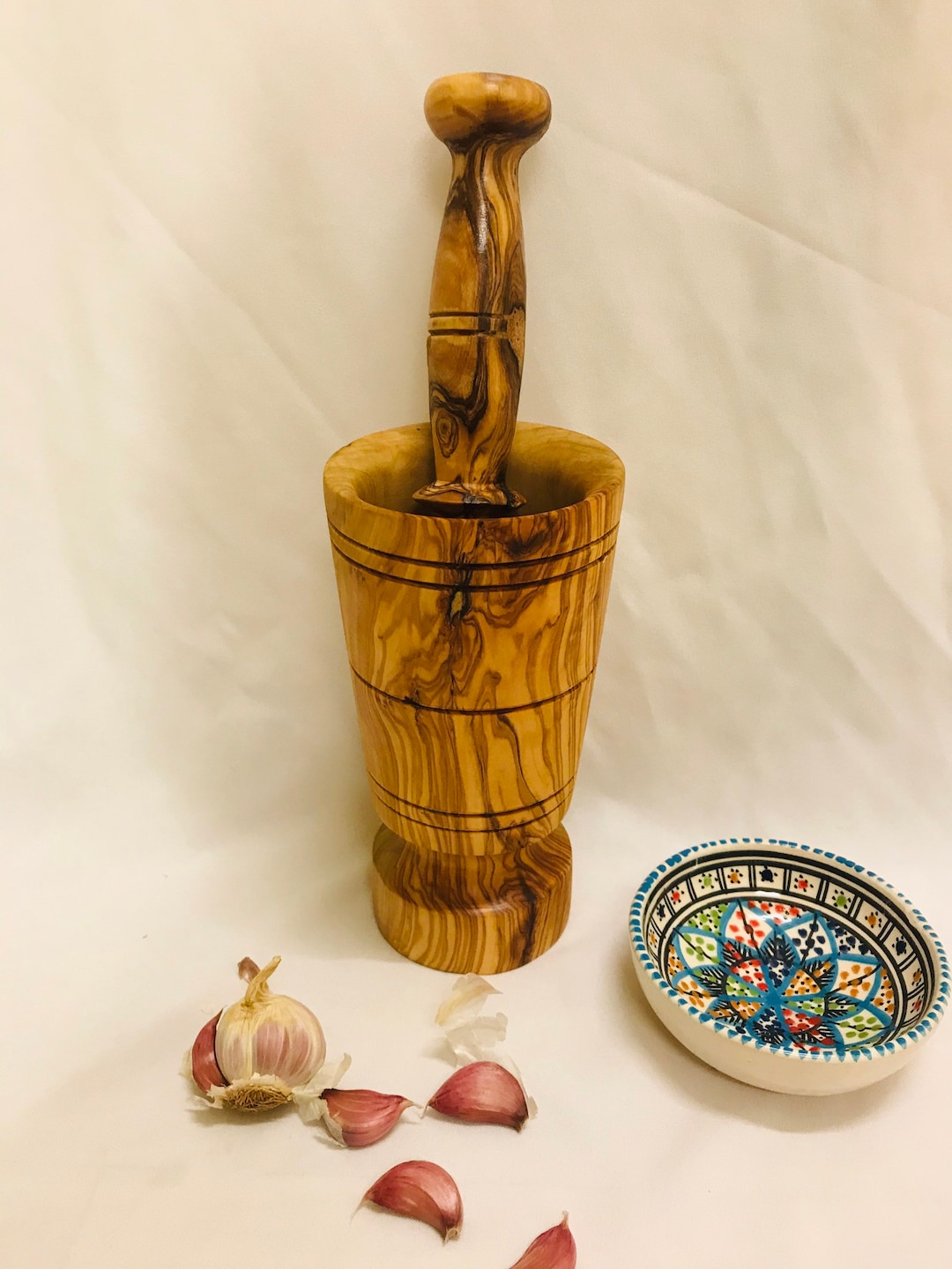 Grand pilon en bois d’olivier et mortier fait à la main ail et épices ...