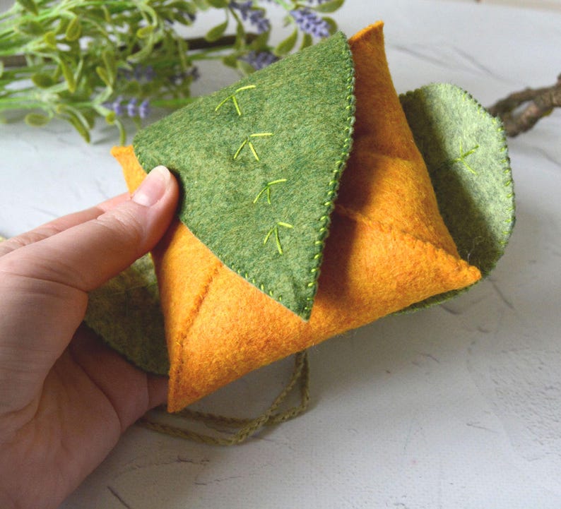 Felt Bread in Leaf Envelope, Elvish Bread, Handmade Fantasy Party Prop ...