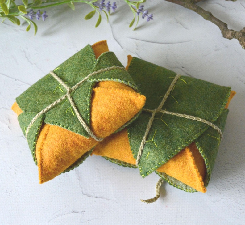 Felt Bread in Leaf Envelope, Elvish Bread, Handmade Fantasy Party Prop ...
