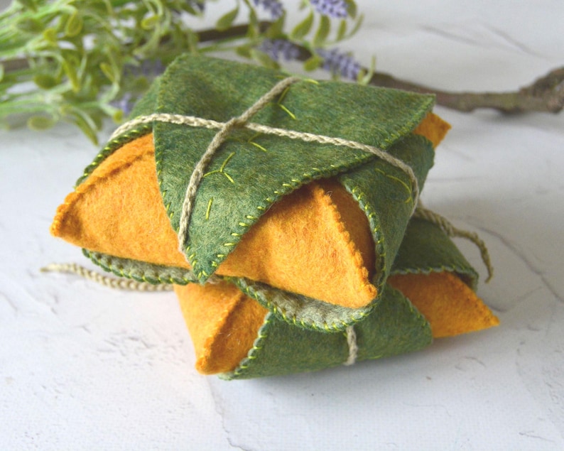 Felt Bread in Leaf Envelope, Elvish Bread, Handmade Fantasy Party Prop ...