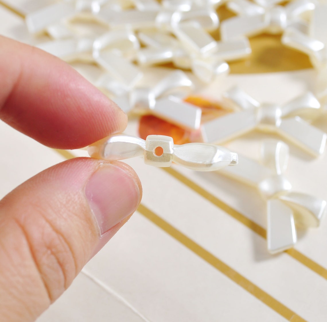 30pcs/50pcs/100pcs/200pcs White Bows,bow Beads,acrylic Ribbon Bow Beads ...