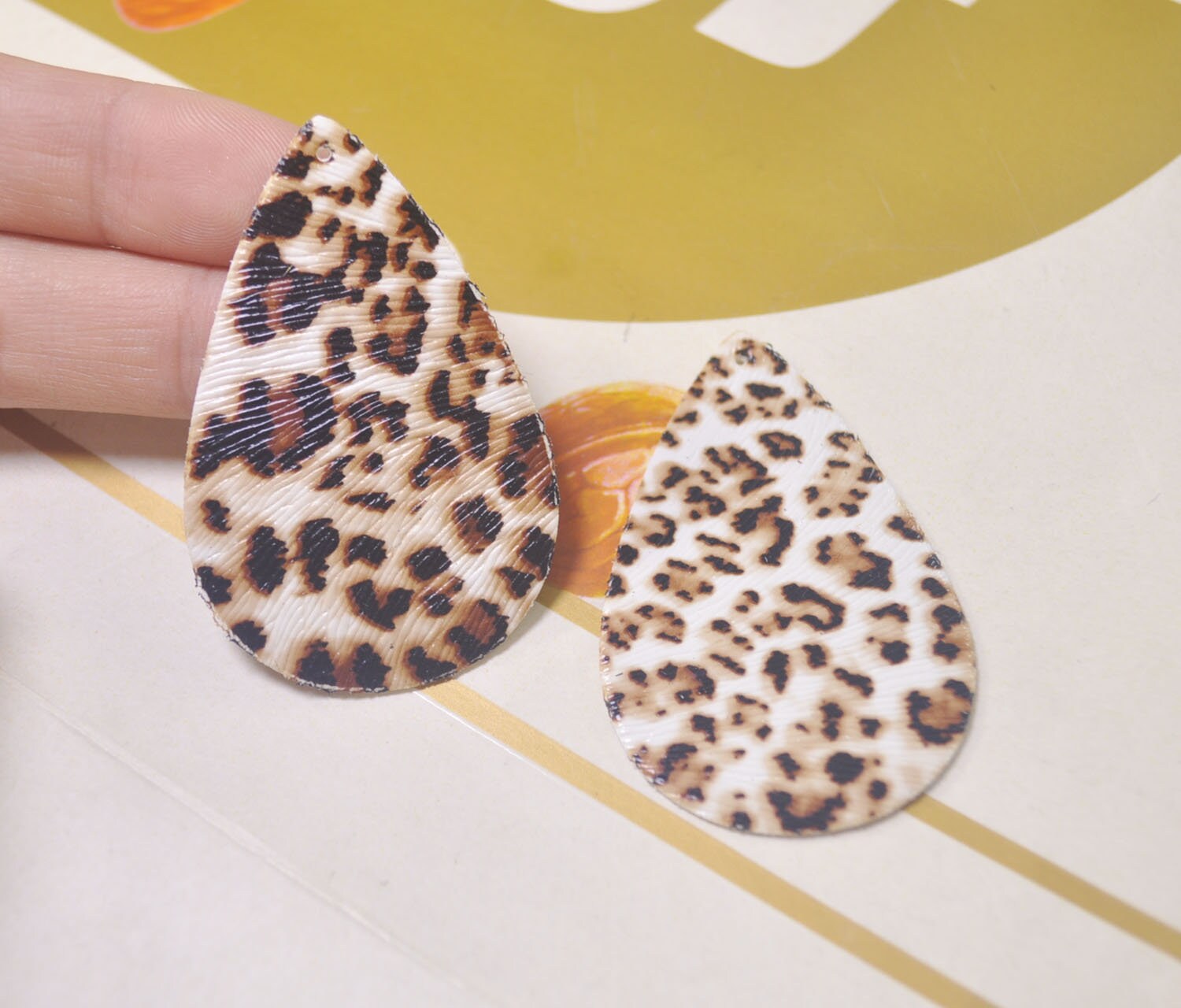 20/50pcs Leather Teardrop Shapemixed Color Teardrop Earring | Etsy