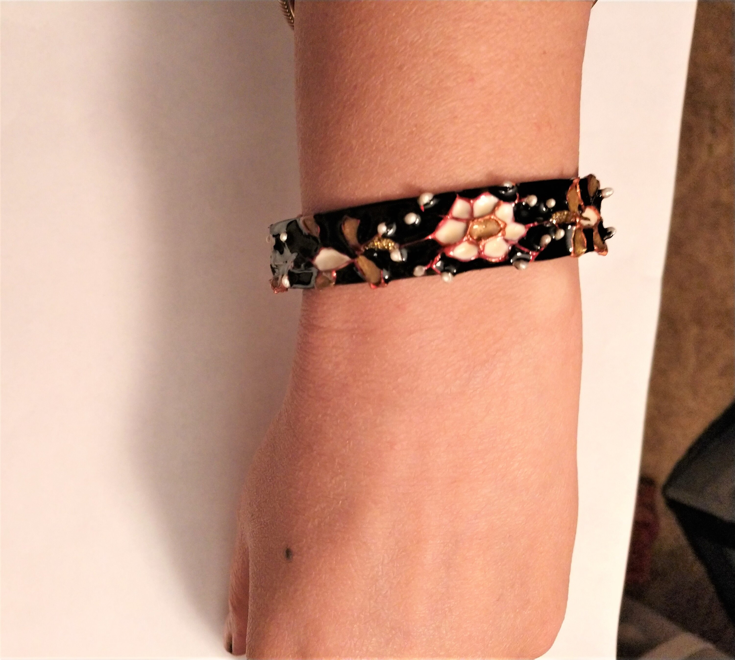 Black and White Floral Indian Bangle | FREE Pendant - Etsy
