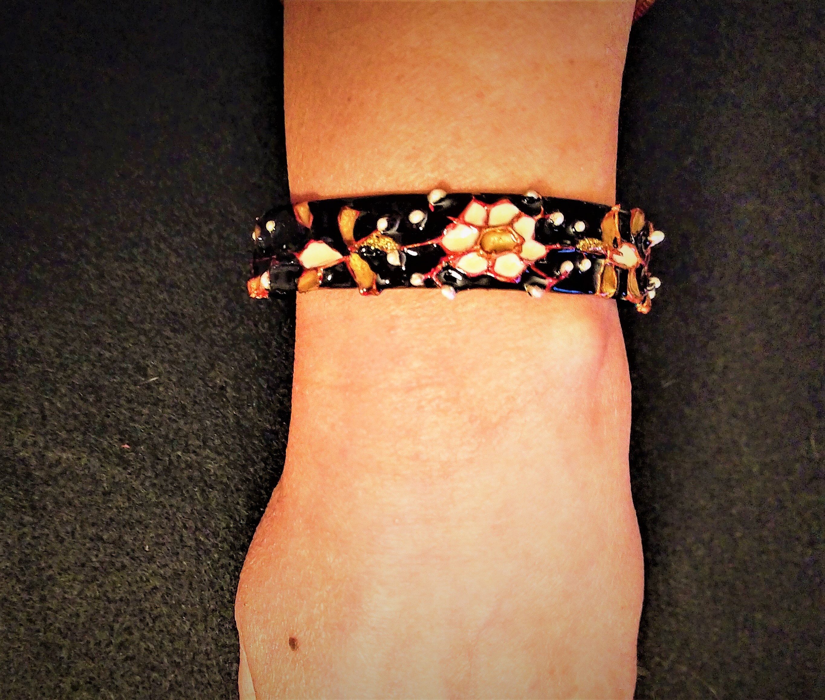 Black and White Floral Indian Bangle | FREE Pendant - Etsy