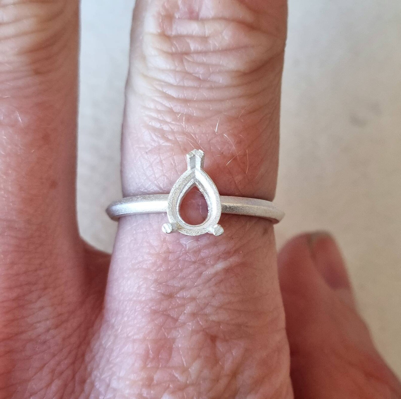 8x6mm Pear 3 Claw Claw Recycled Sterling Silver or 9ct Gold Cast Stone ...