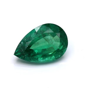 3.91 Carat Green Color Natural Emerald Gemstone Brilliant Pear Shape ...