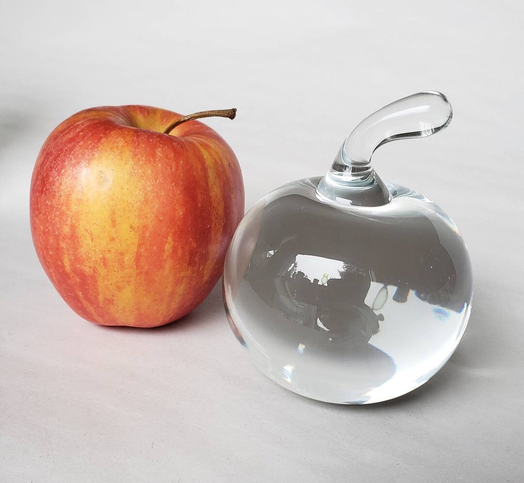 Crystal Desktop Sculpture, Kusak Crystal Apple Paperweight, Seattle ...