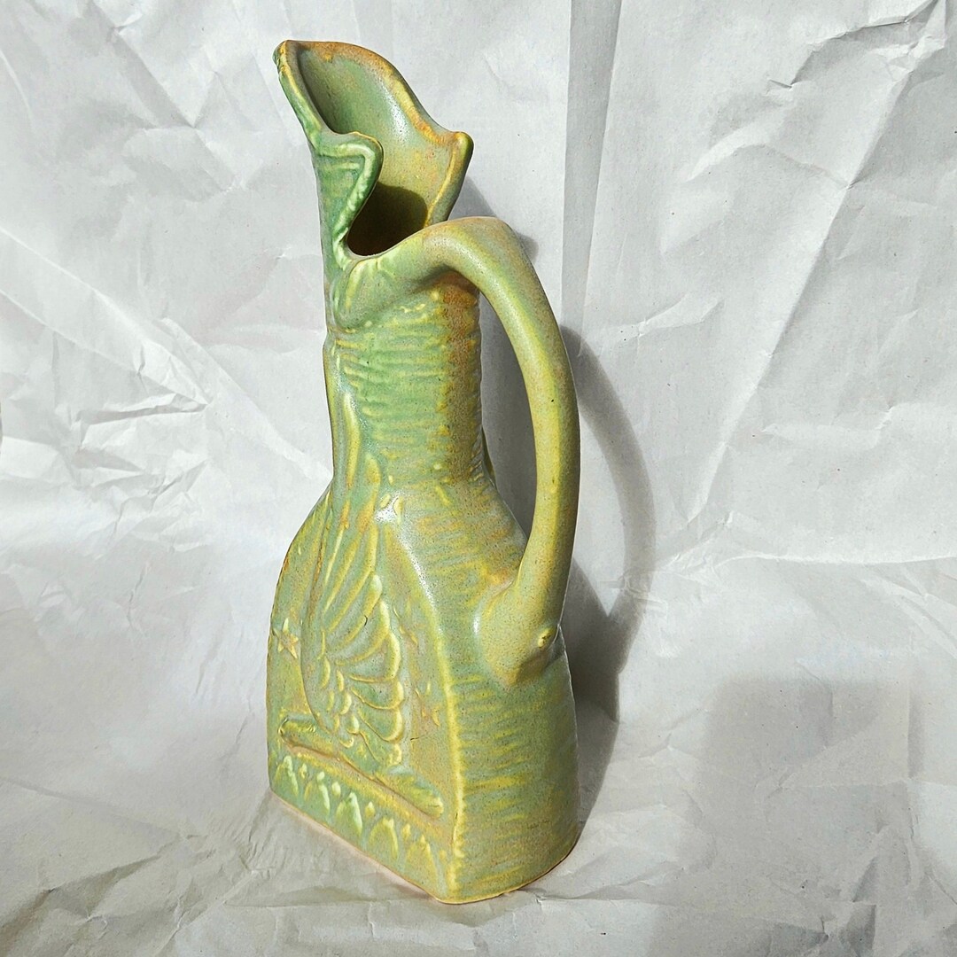 Vintage Niloak Pottery Pitcher, 1940s Eagle and Stars, Green & Gold - Etsy