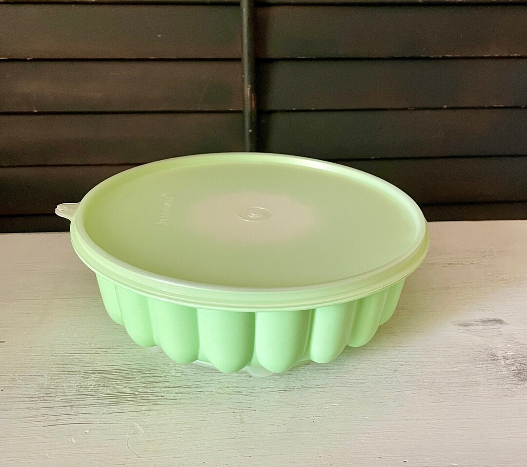 Tupperware Green Jel n-serve Jell-o Mold With Insert and Lid-1202, 1201 ...