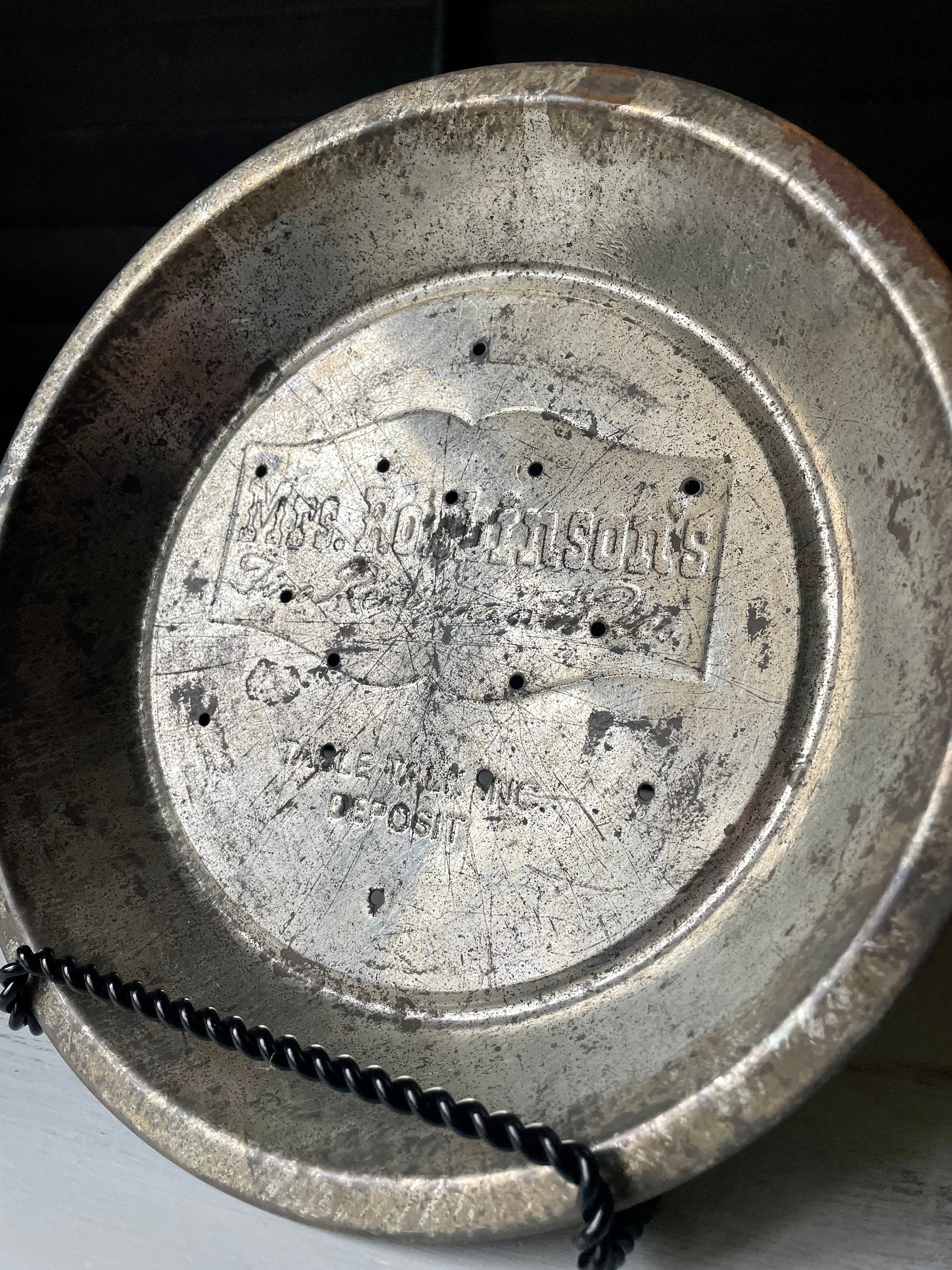 Mrs. Robbinson's Metal Pie Tin-fine Restaurant Plus-table Talk Pie Pan ...