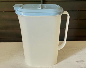 Tupperware Modular Mate 2 Quart Pitcher With Country Blue Seal - Space ...