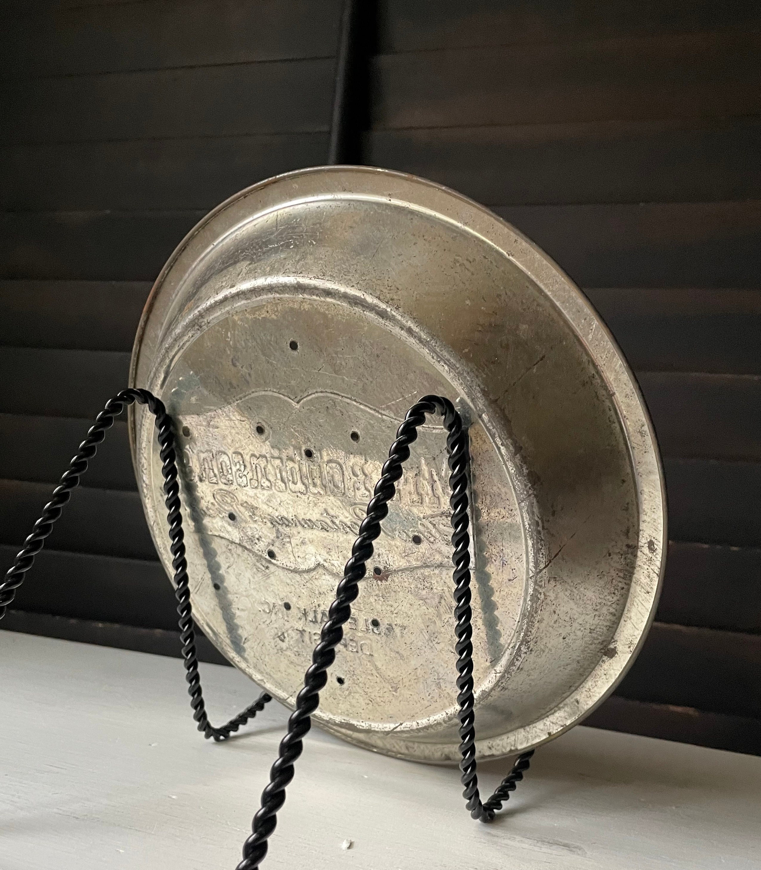 Mrs. Robbinson's Metal Pie Tin-fine Restaurant Plus-table Talk Pie Pan ...