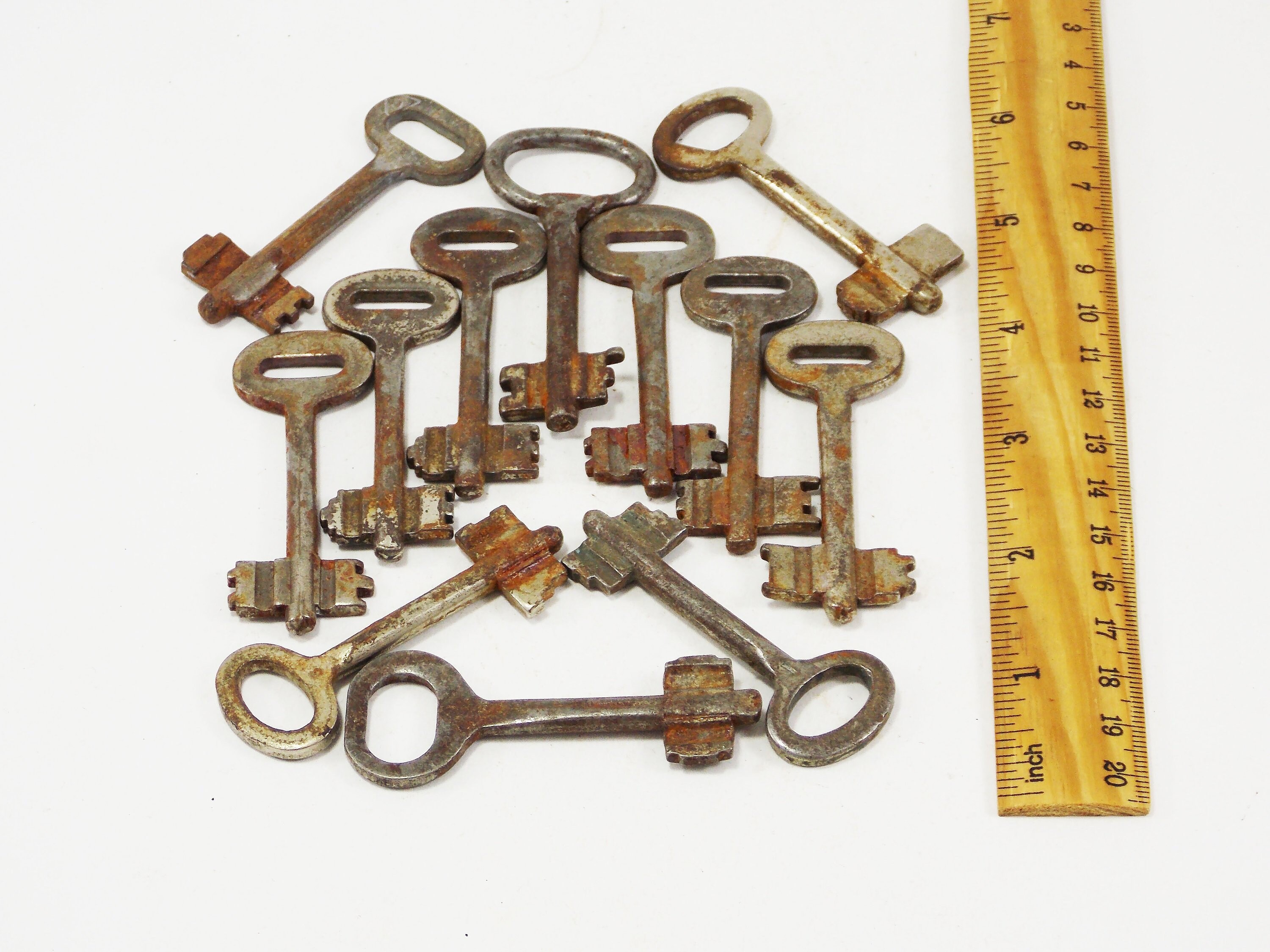 Antique brass skeleton keys Party keys primitive keys old | Etsy