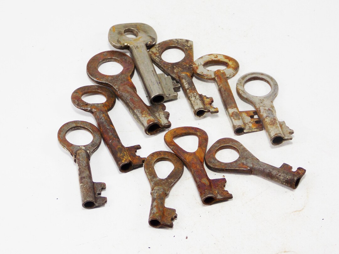 Skeleton Keys Steampunk Parts Keys Iron Keys Hand Stamped Unique Key ...