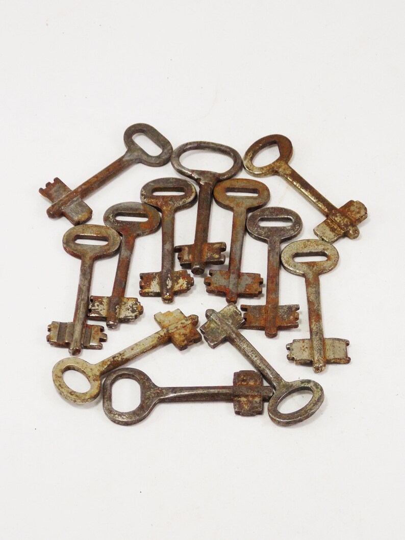 Antique brass skeleton keys Party keys primitive keys old | Etsy