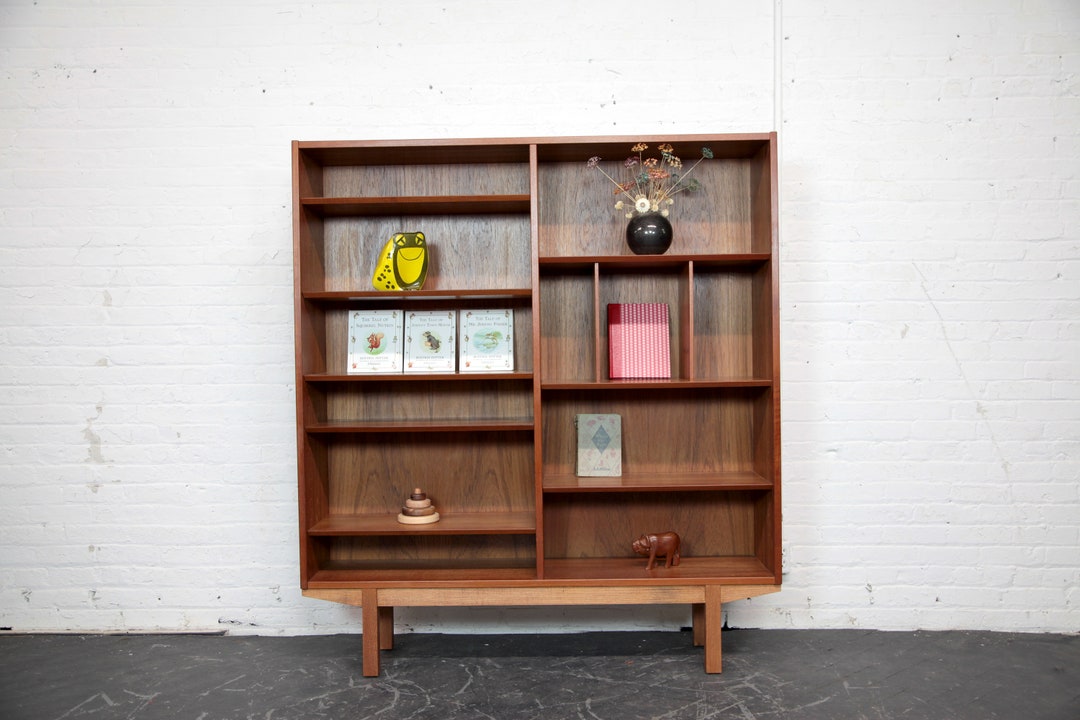 Vintage MCM Scandinavian Teak Wood Storage Unit / Bookcase by HU ...
