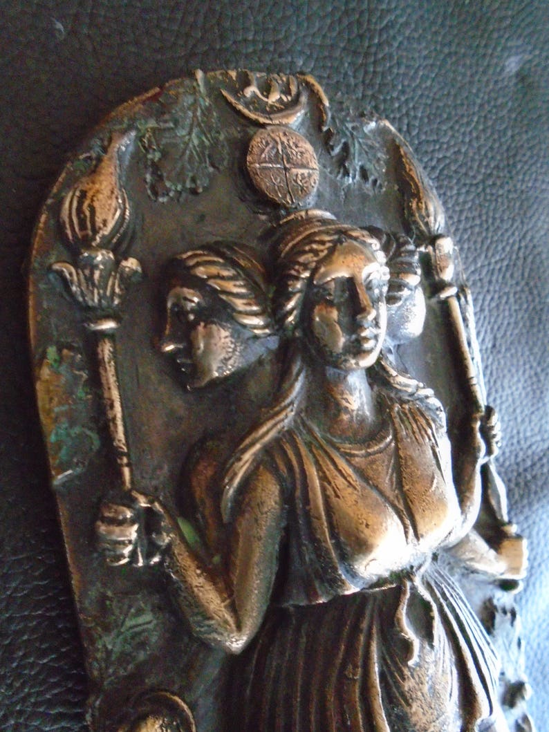 Hecate Statue/ Bronze Metal/ Hekate Statue/ Hekate Altar/ Oak - Etsy