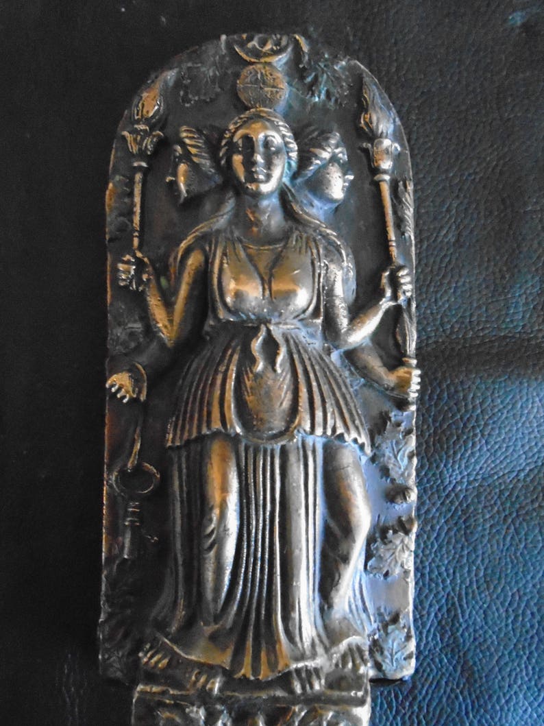 Hecate Statue/ Bronze Metal/ Hekate Statue/ Hekate Altar/ Oak - Etsy