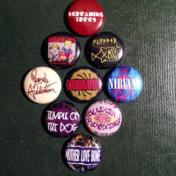 GRUNGE ; PINS / BUTTONS w/ NIRVANA SOUNDGARDEN ALICE IN CHAINS & MORE ...